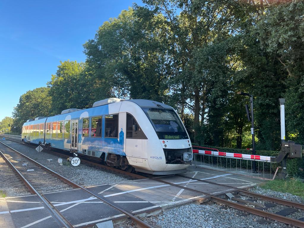 Hof van Twente in één weekend van negen onbeveiligde overwegen af | ProRail