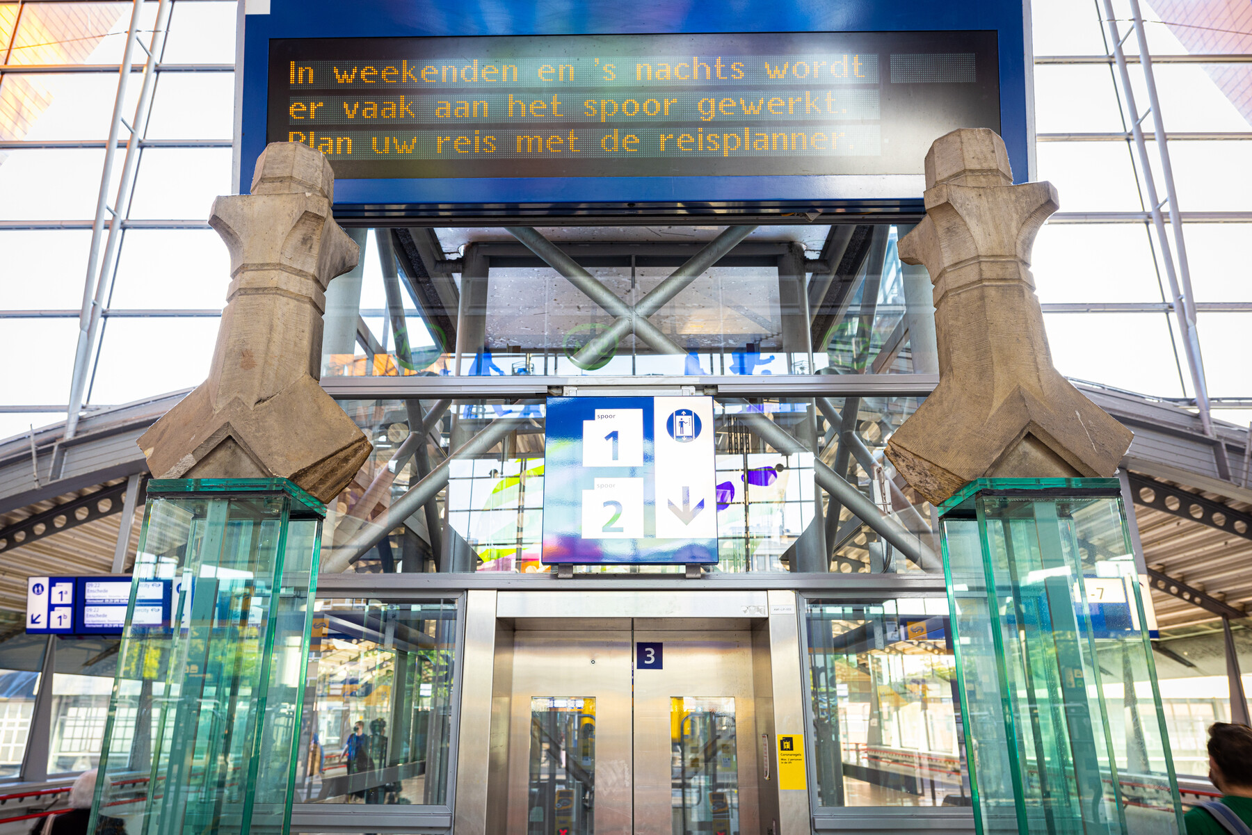 Lift spoor 1-2 Amersfoort Centraal buiten gebruik | ProRail