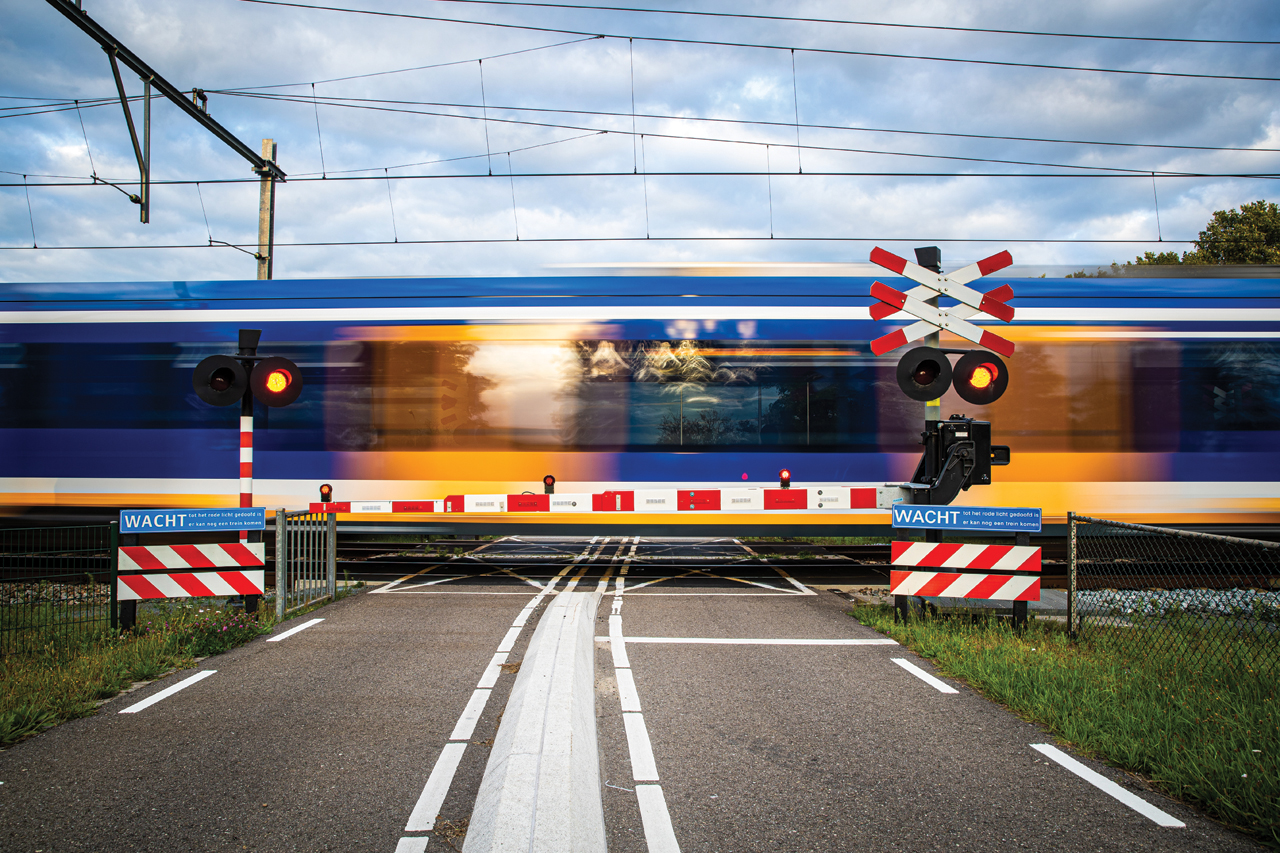 Let goed op bij overwegen | ProRail