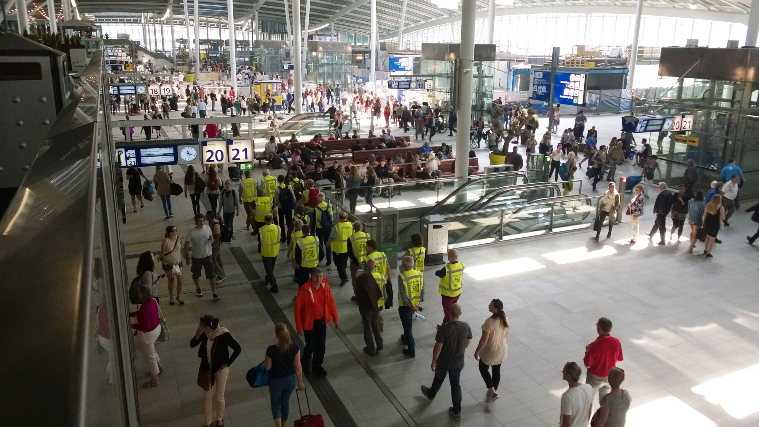Geslaagde rondleiding door Utrecht Centraal: ‘een beetje Schipholachtig ...