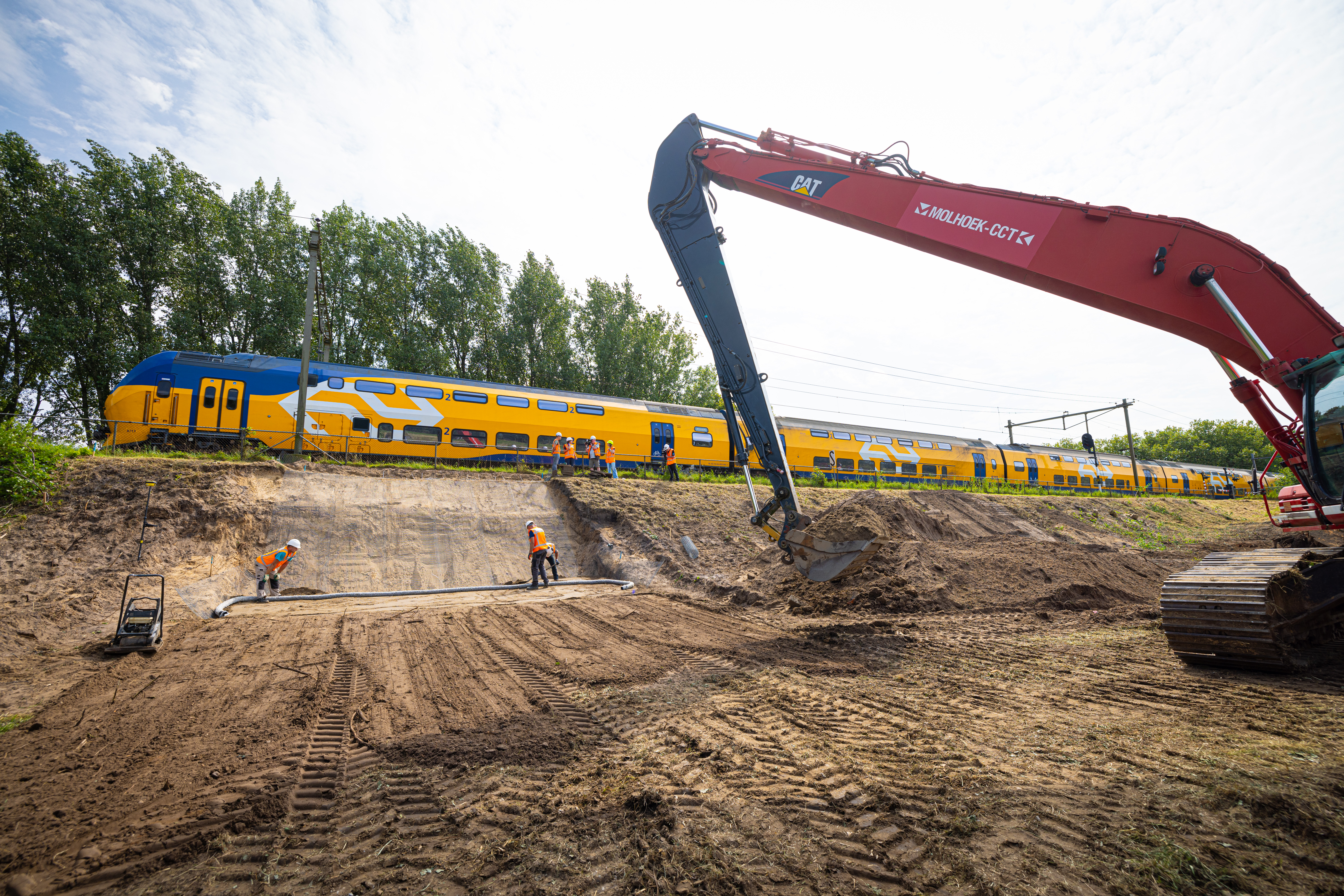 Bouw kunstburcht dassen Ravenstein | ProRail